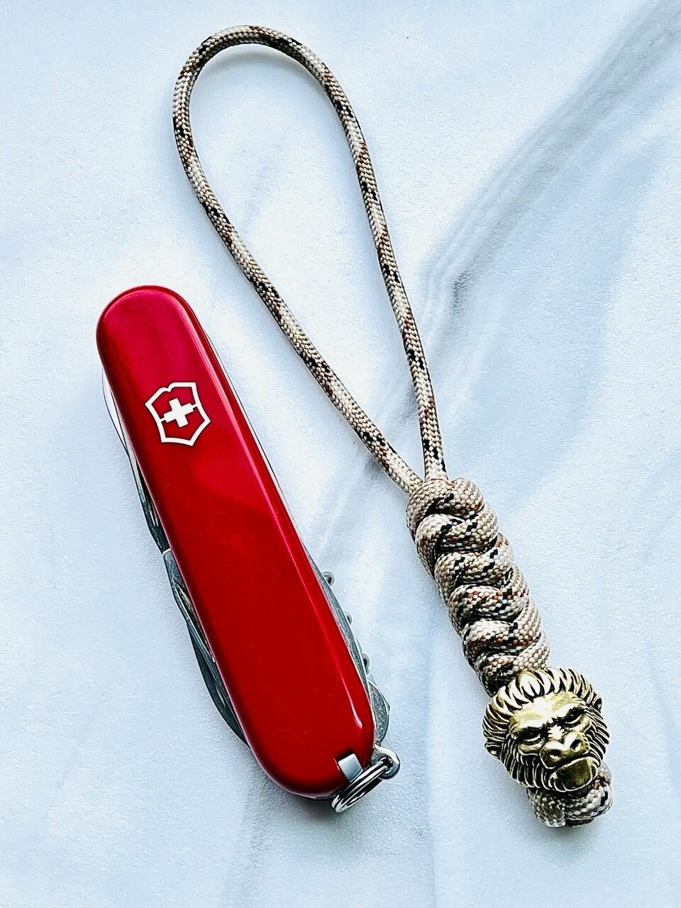 Темляк для ножа из паракорда с латунной бусиной "Горилла Кин Конг"