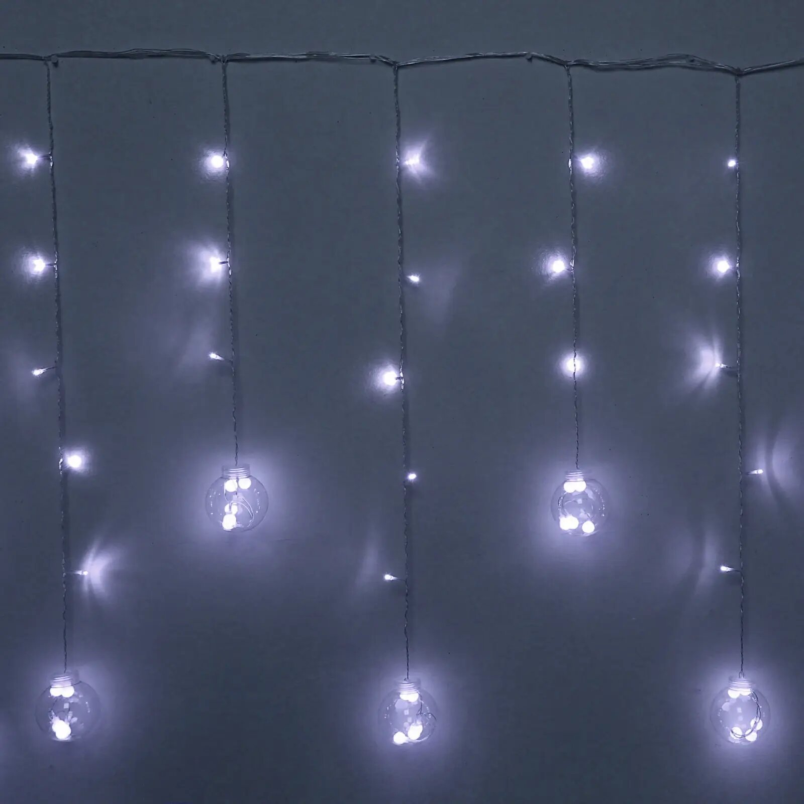 Гирлянда для дома бахрома «Снежный шар» ш2,5 м* в0,6/0,8м 108 лампы LED, d-8 см, 8 реж. IP-20, Белый (возможность соединения)