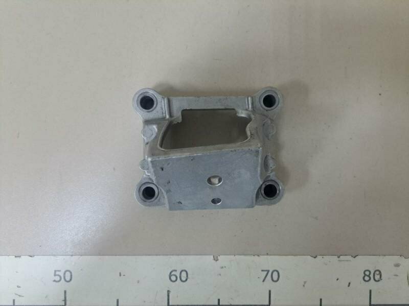 Кронштейн опоры двигателя Mitsubishi Pajero/Montero Sport KS 2015 кат.номер: 1091A204