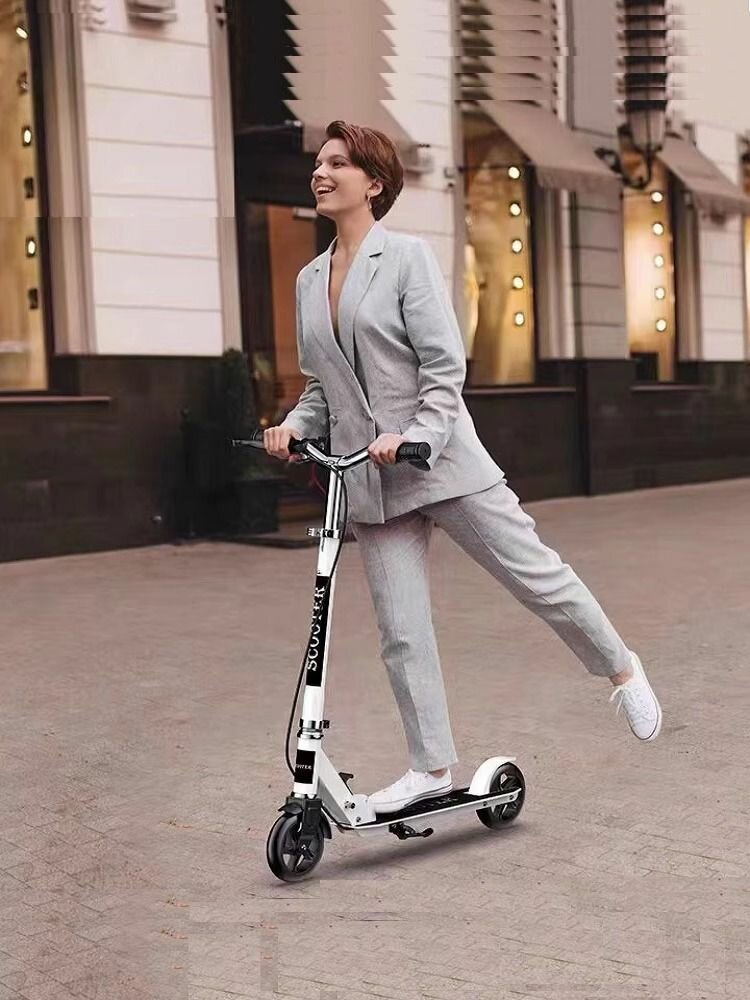 Двухколесный самокат для взрослых с мигающим складывающимся колесом старше 6 лет