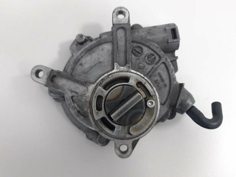 Насос вакуумный Mercedes-Benz C-Class W203 2000-2007 кат.номер: A2722300465