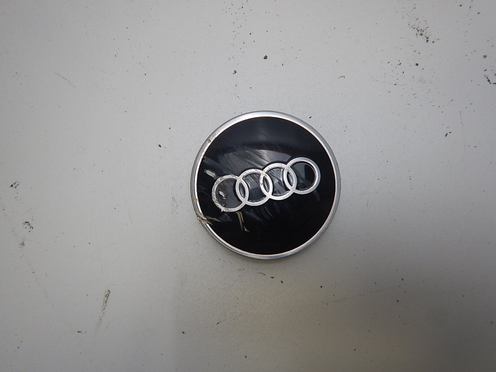 Б/У Колпак декоративный легкосплавного диска, Audi (Ауди)-A6 (C8) (18-) AUDI A6 (C8) (18-) Задиры 607146 VAG арт. 81A601170