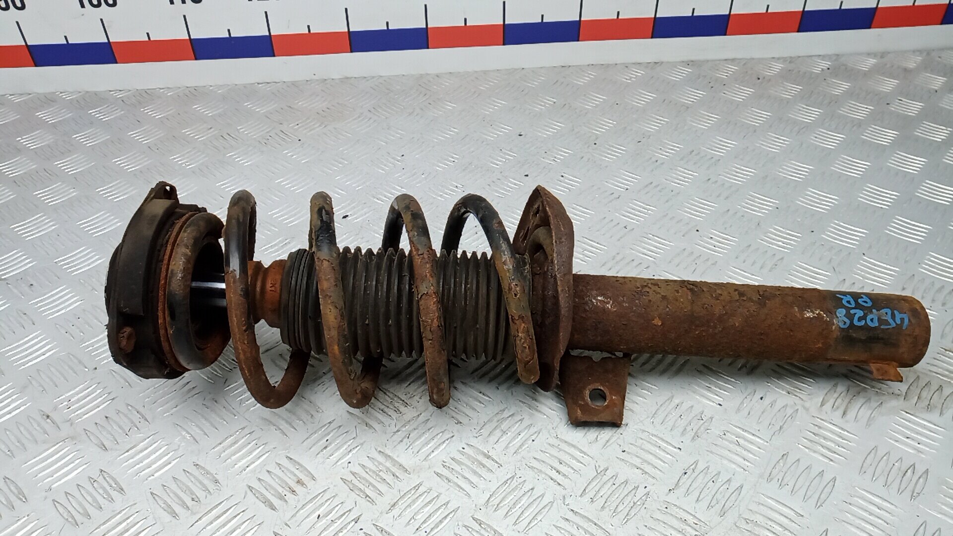 Стойка передняя правая VOLKSWAGEN TIGUAN 1, Номер 5N0413031K, 5N0411105T, 1K0412331B