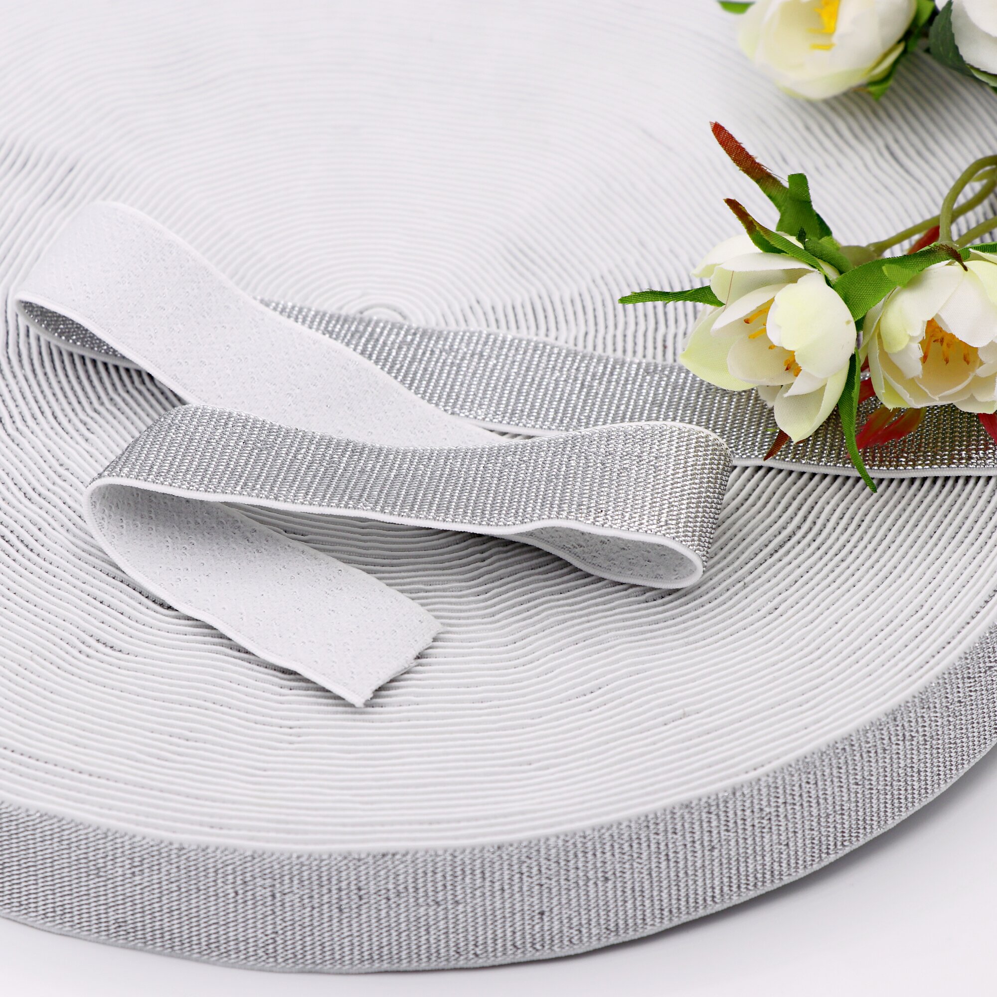 Резинка декоративная, ширина 25 мм, металлизированная, цвет белый/серебро (5 м в упаковке)