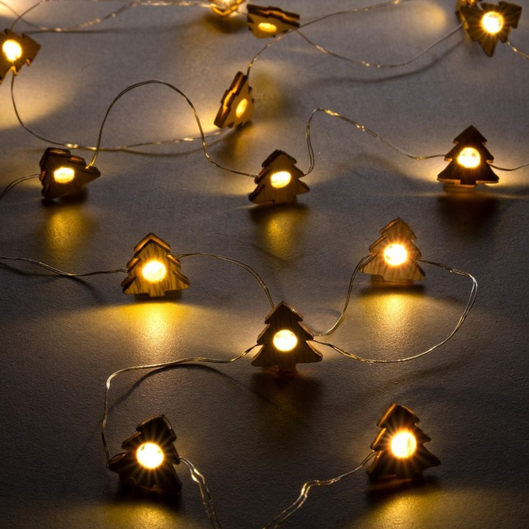 Гирлянда «Нить» 2 м роса с насадками «Ёлочка», IP20, серебристая нить, 20 LED, свечение тёплое белое