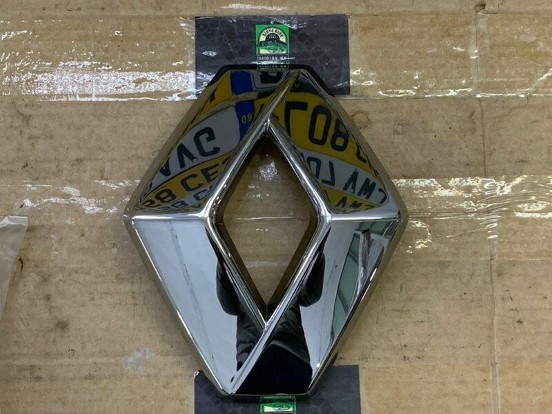 Эмблема передняя Renault Logan II 2014-