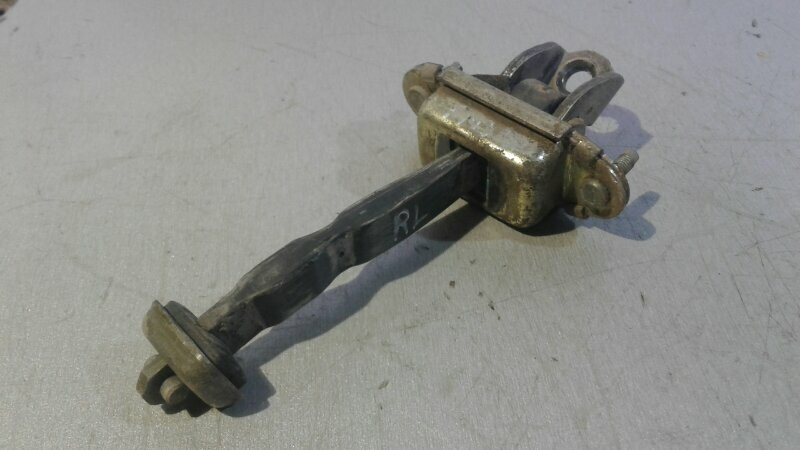 Ограничитель двери Ford Mondeo B5Y CHBB 2000 задн. лев. (б/у)