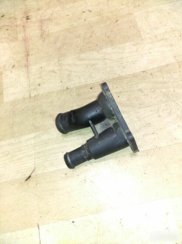 Крышка термостата Ford Focus 2 седан 1.6 shda 2009 Б/У с пробегом