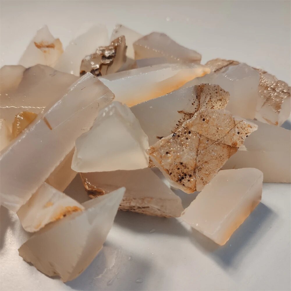 Необработанные камни халцедон и агат