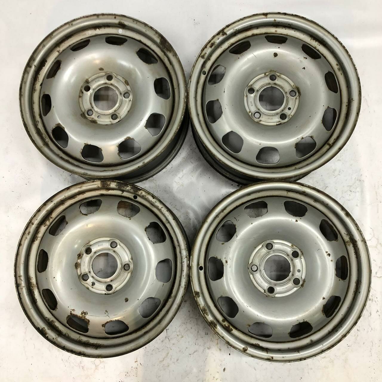 Комплект (4 шт) колесных дисков Штампованные 16x6.5 PCD 5x114.3 D66.1 ET50 (Реплика)