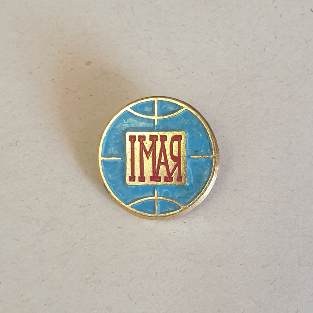 Значок СССР, 1 Мая на голубом фоне, эмаль, празднование Дня труда, редкость, советский, винтажный.