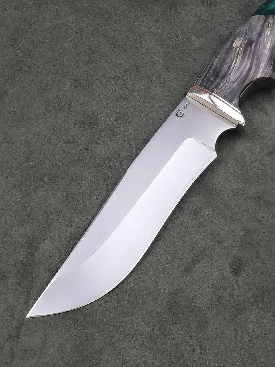 Нож Галеон из стали М390, рукоять мельхиор, стабилизированный кап клена, акрил ножны из натуральной кожи, официальный производитель Кузница Семина Ю. М.