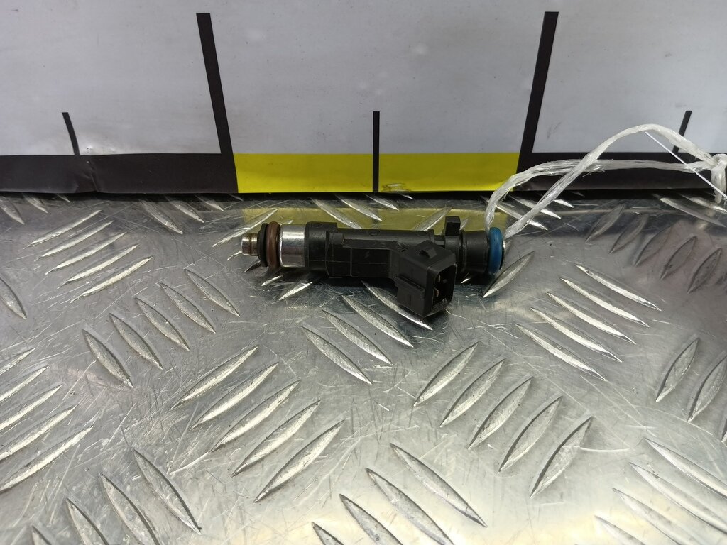 Форсунка топливная Б/У для Opel ASTRA H (2004—2007) 5817425