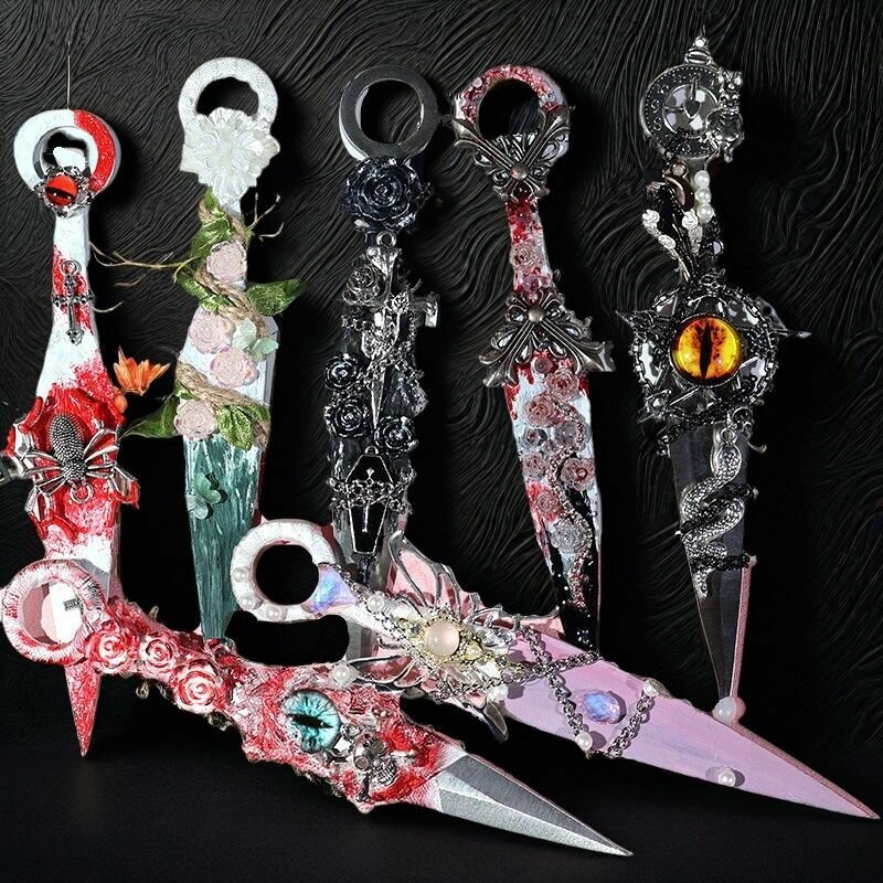 Сувенирный нож-кунай ручной работы в готическом стиле