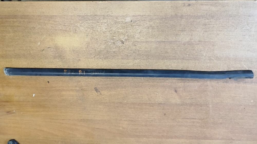 Накладка стекла передняя правая Ford Focus 2 1523453