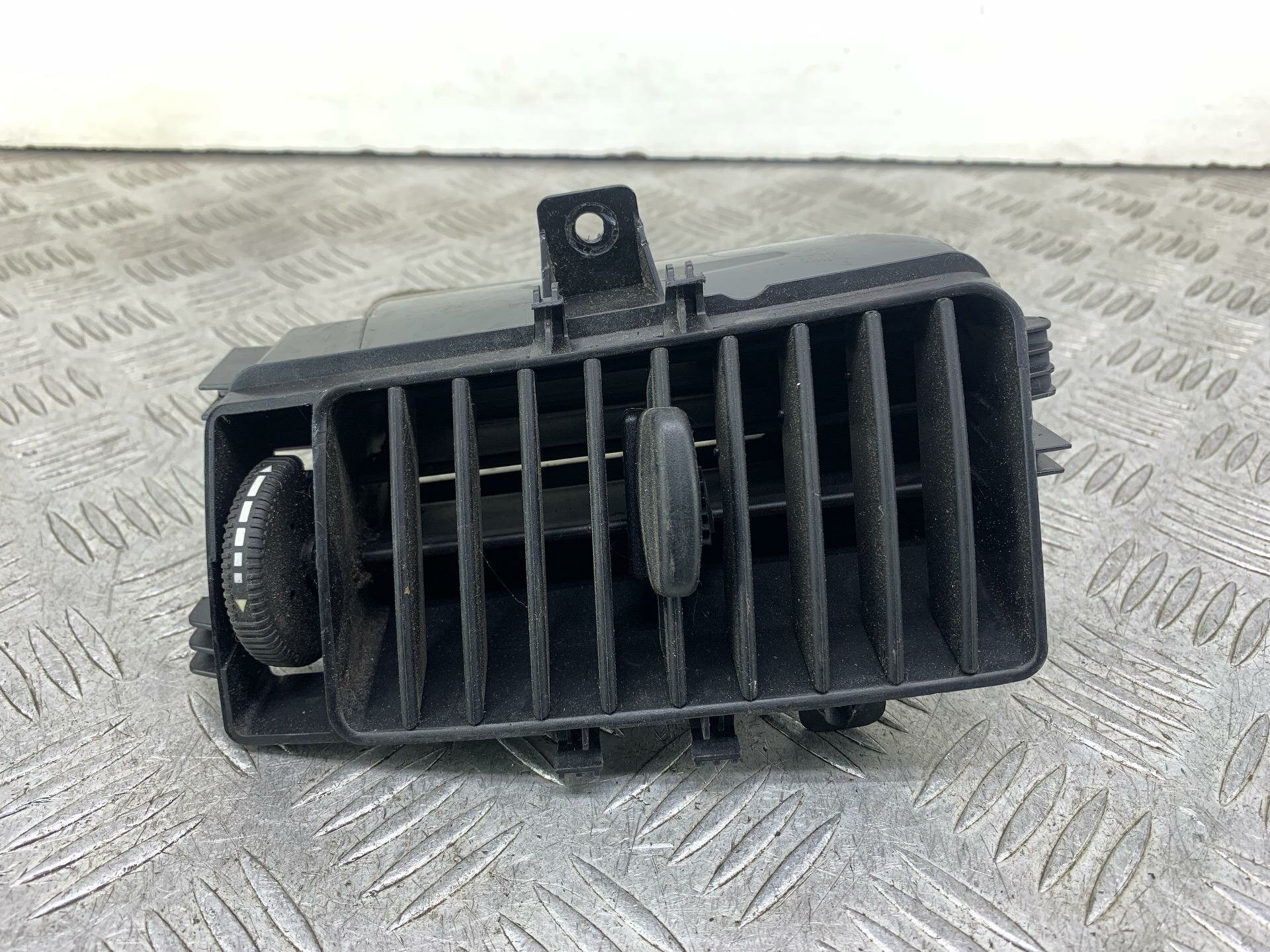 Дефлектор обдува салона Mercedes-Benz Sprinter W906 (2006 - 2014) A9068300054