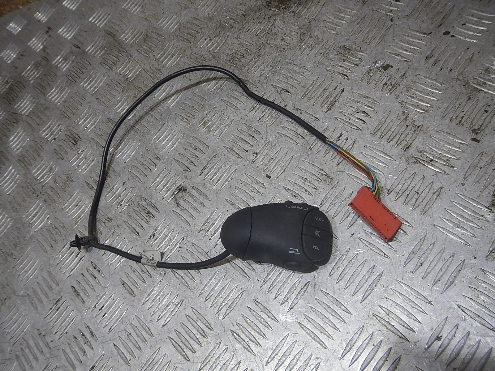 Б/У Переключатель, Renault (Рено)-CLIO/SYMBOL (98-08) RENAULT CLIO/SYMBOL (98-08) Подрулевой, управления магнитолой Без в...