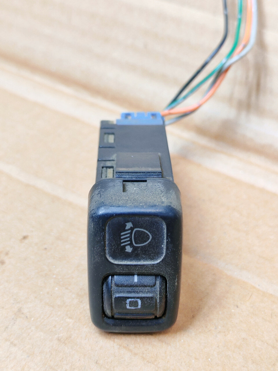 Кнопка корректора фар Mazda 626 GE хетч