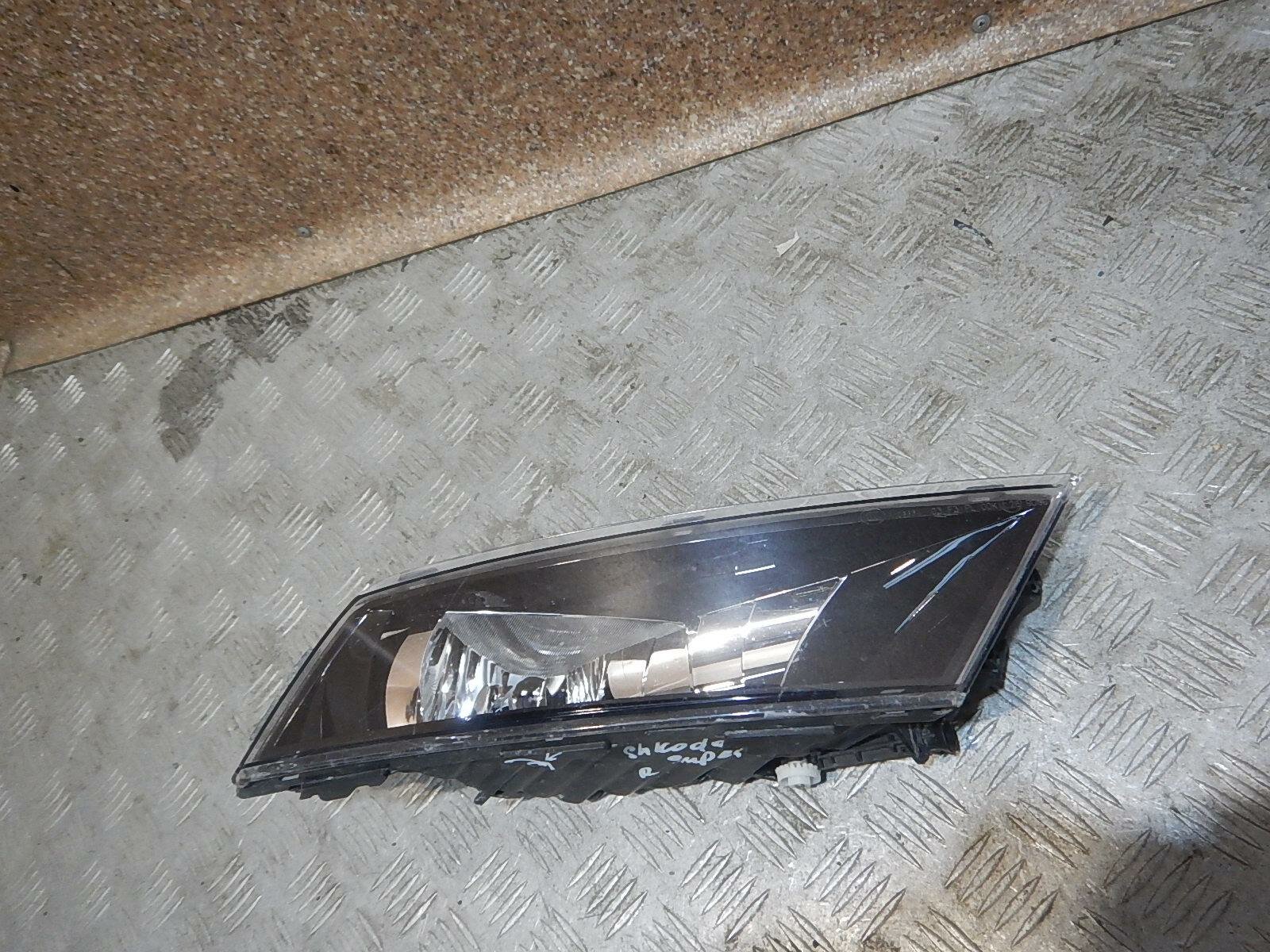 Б/У Фара противотуманная правая, Skoda (Шкода)-SUPERB (3V) (15-) SKODA SUPERB (3V) (15-) Сломано крепление. 413639 VAG а...