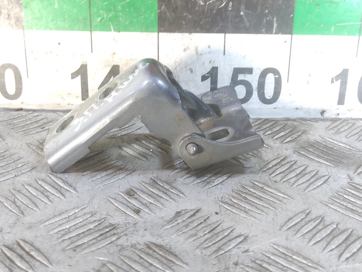 Петля двери задней правой нижняя PEUGEOT 308 2007 2015 9035Y2
