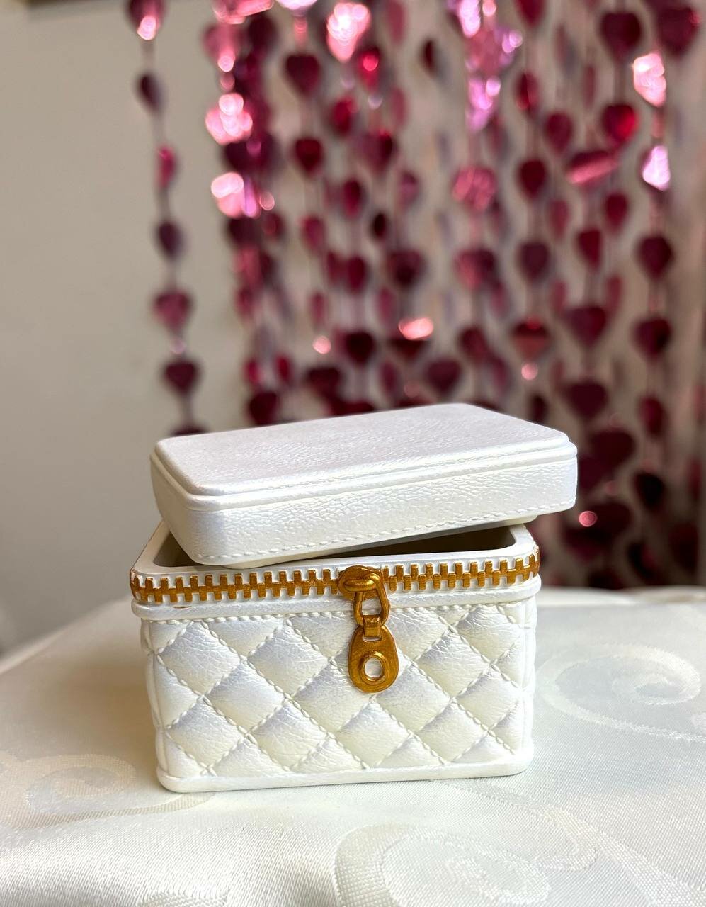 Шкатулка косметичка из гипса 6,4*6*8,3 см