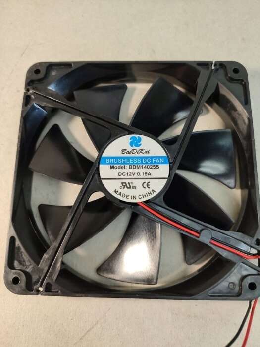 Вентилятор 140x140x25 BDK BDM14025S 12V 0.15A 2 Pin