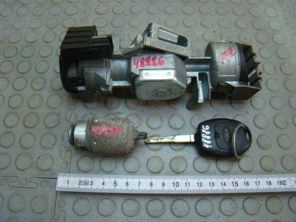 Замок зажигания Ford Focus II 2005-2008 1681167 (с пробегом)
