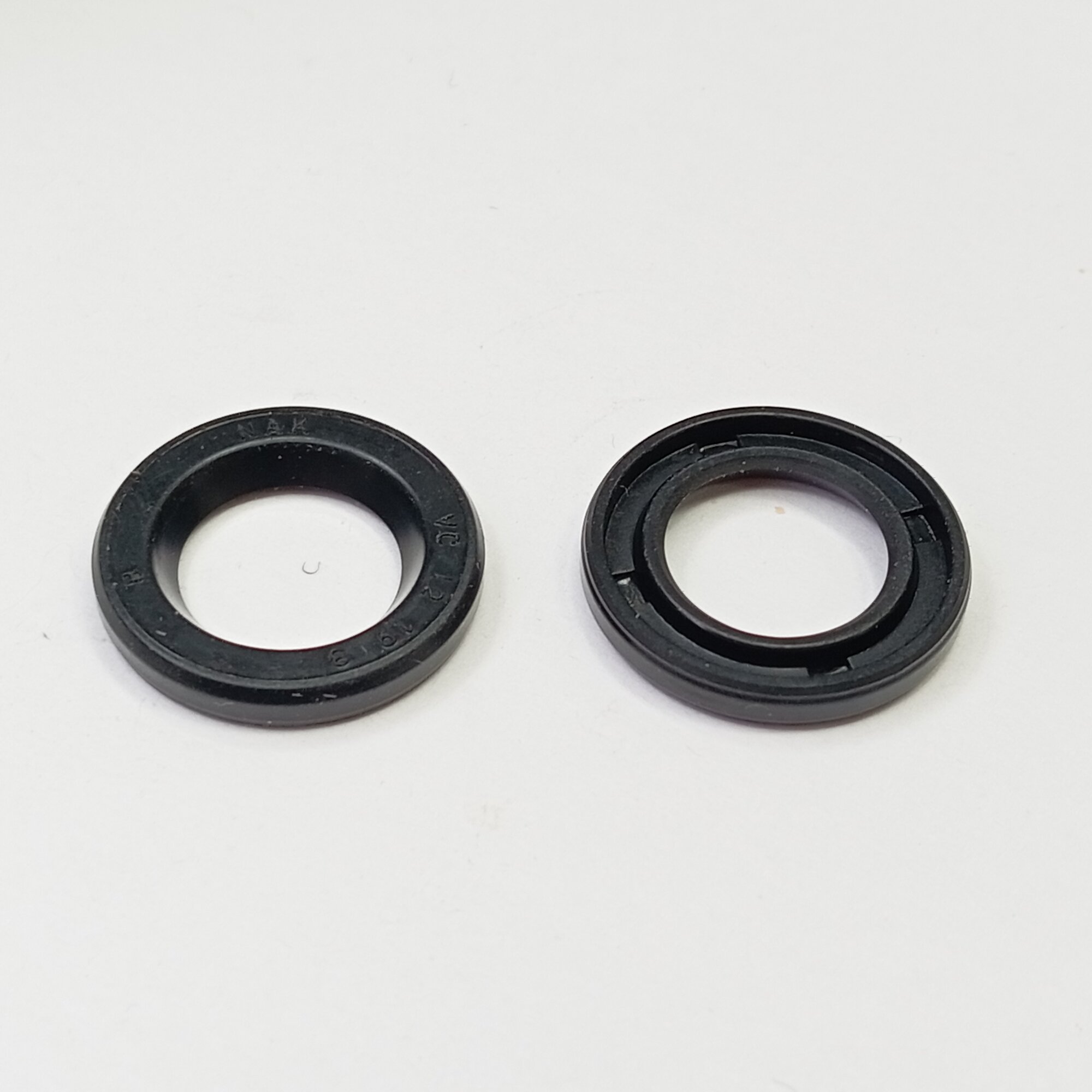 Сальник маслобензостойкий (манжета армированная) 12x19x3 VC NBR-70-K/C WLK