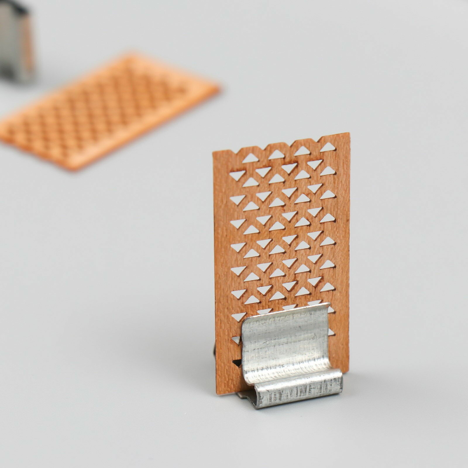 Фитиль для свечи дерево с металлическим держателем широкий 2х3.6 см