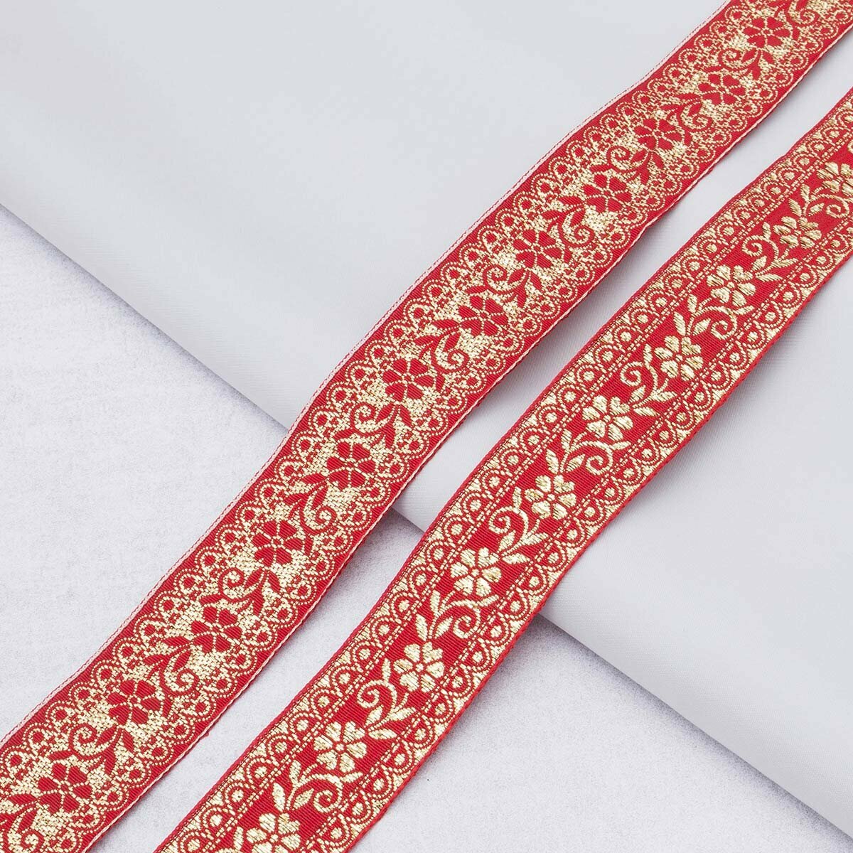 Лента жаккардовая с люрексом 32 ммх25м (красный/золото), Красная лента
