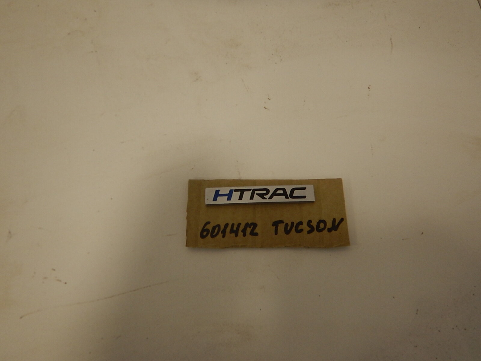 Б/У Эмблема на крышку багажника, Hyundai (Хендэ)-TUCSON (20-) HYUNDAI TUCSON (20-) Мелкие царапины. 601412 Hyundai-KIA а...