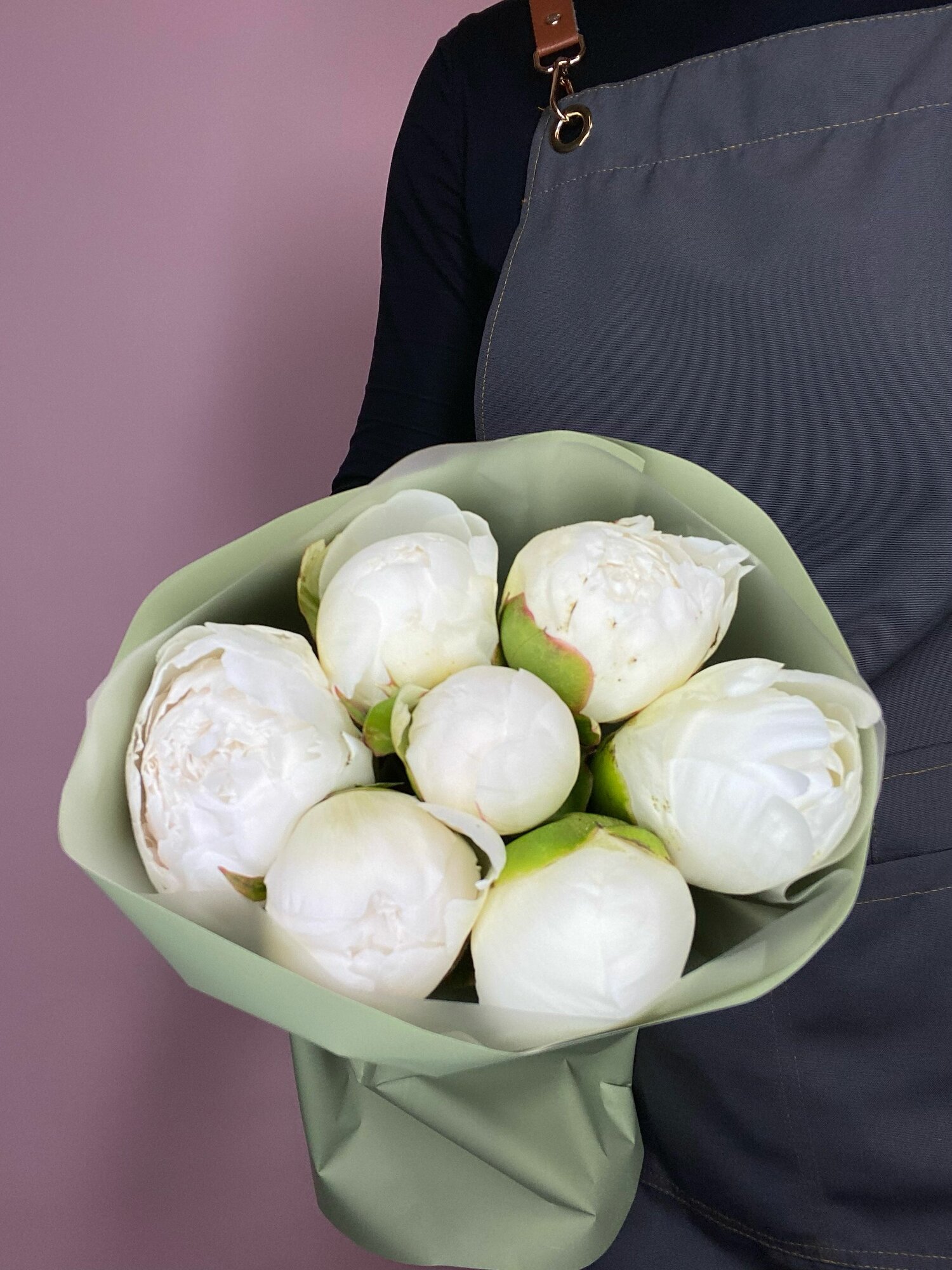 Белые пионы