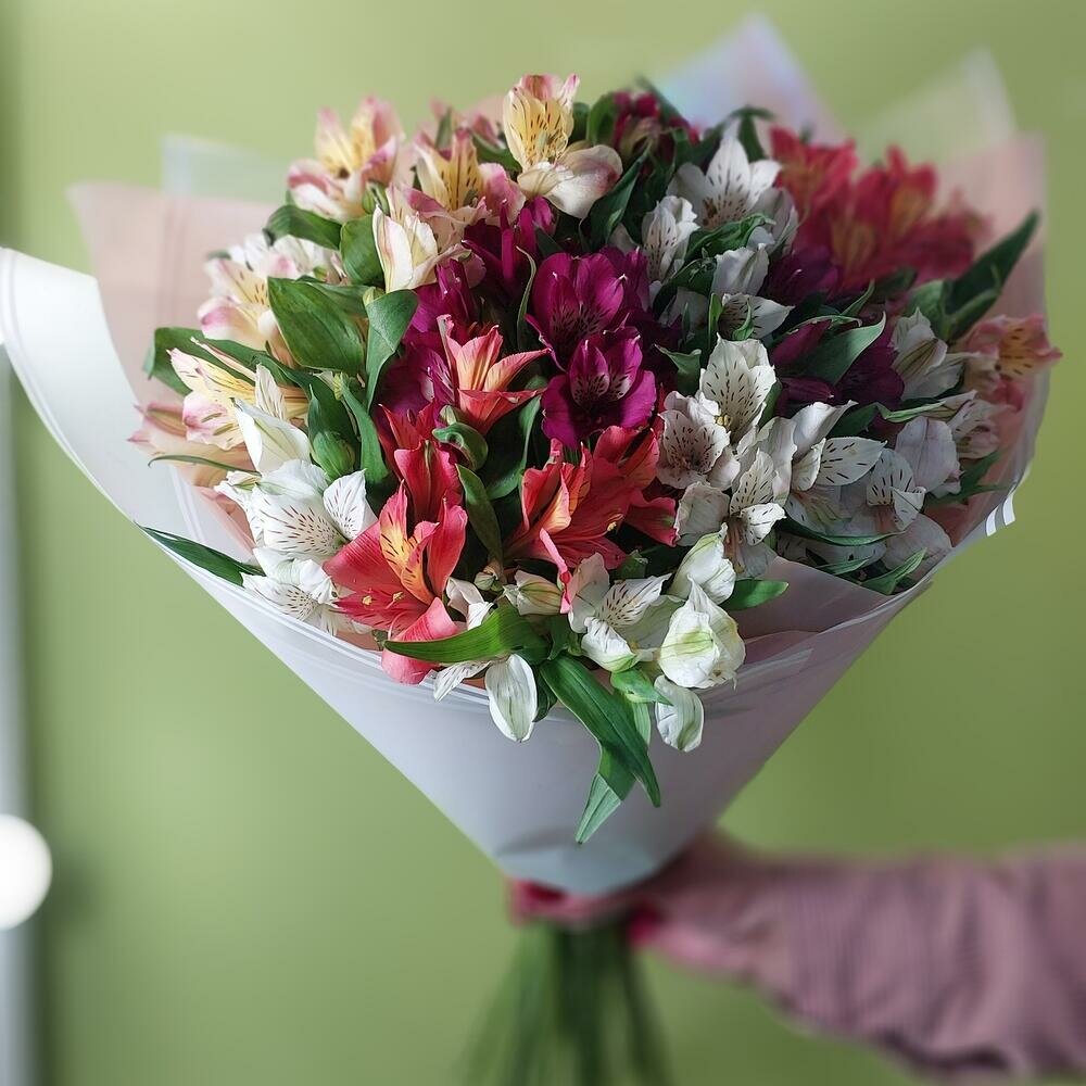 Монобукет "Альстромерия", из 15 цветов, разноцветный, дизайнерская упаковка