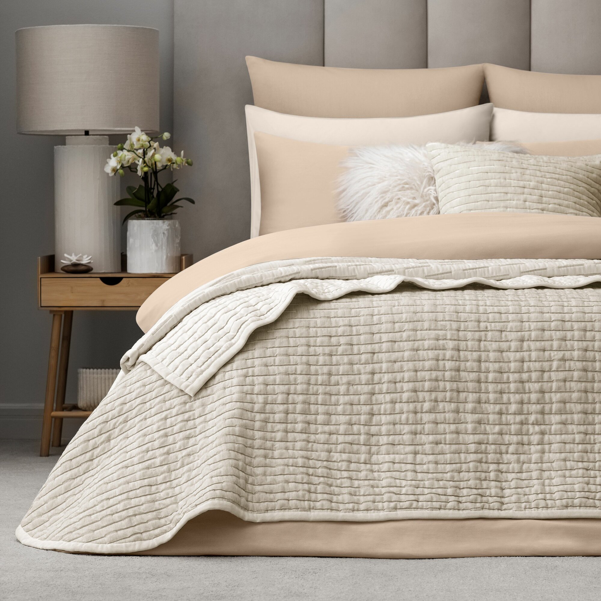 Togas Покрывало на диван, на кровать "Лассен" жаккард, 150x200, бежевое