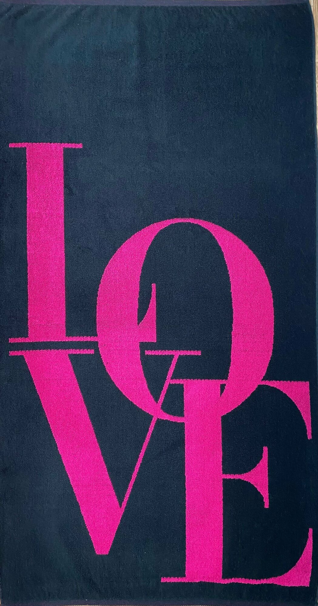 Полотенце махровое банное, для ванны в подарок на День влюбленных, на День Святого Валентина LOVE Times черно-розовое 70*140 см