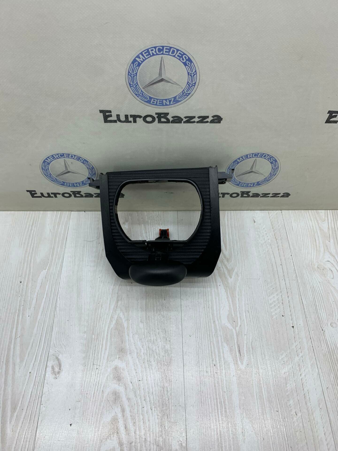 Кожух рулевой колонки Mercedes W211 A2114600095