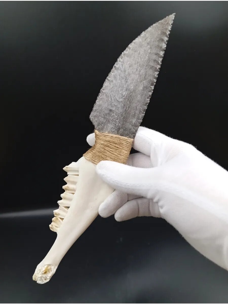 Обсидиановый клинок с рукоятью из челюсти барашка 28 см