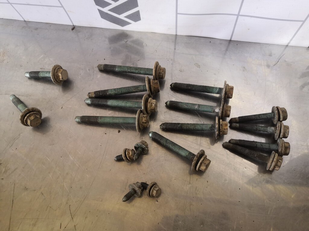 Болт VW Passat B5 96-00