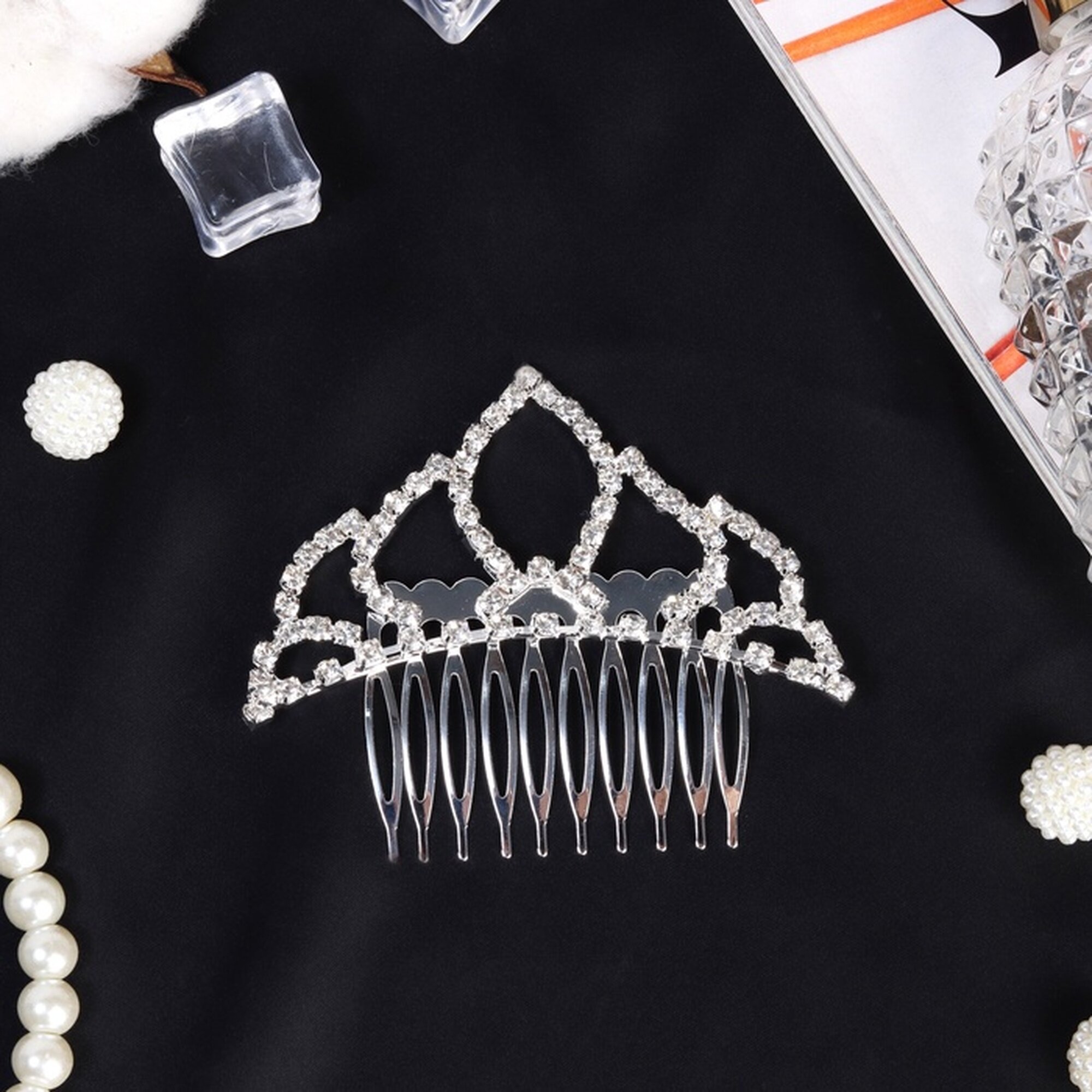 Диадема Queen Fair «Медея», с декором из страз, металл, стекло, 8x7 см