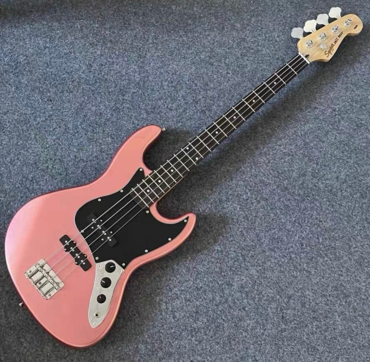 Fende squier бас гитара 4 струн/ jazz bass