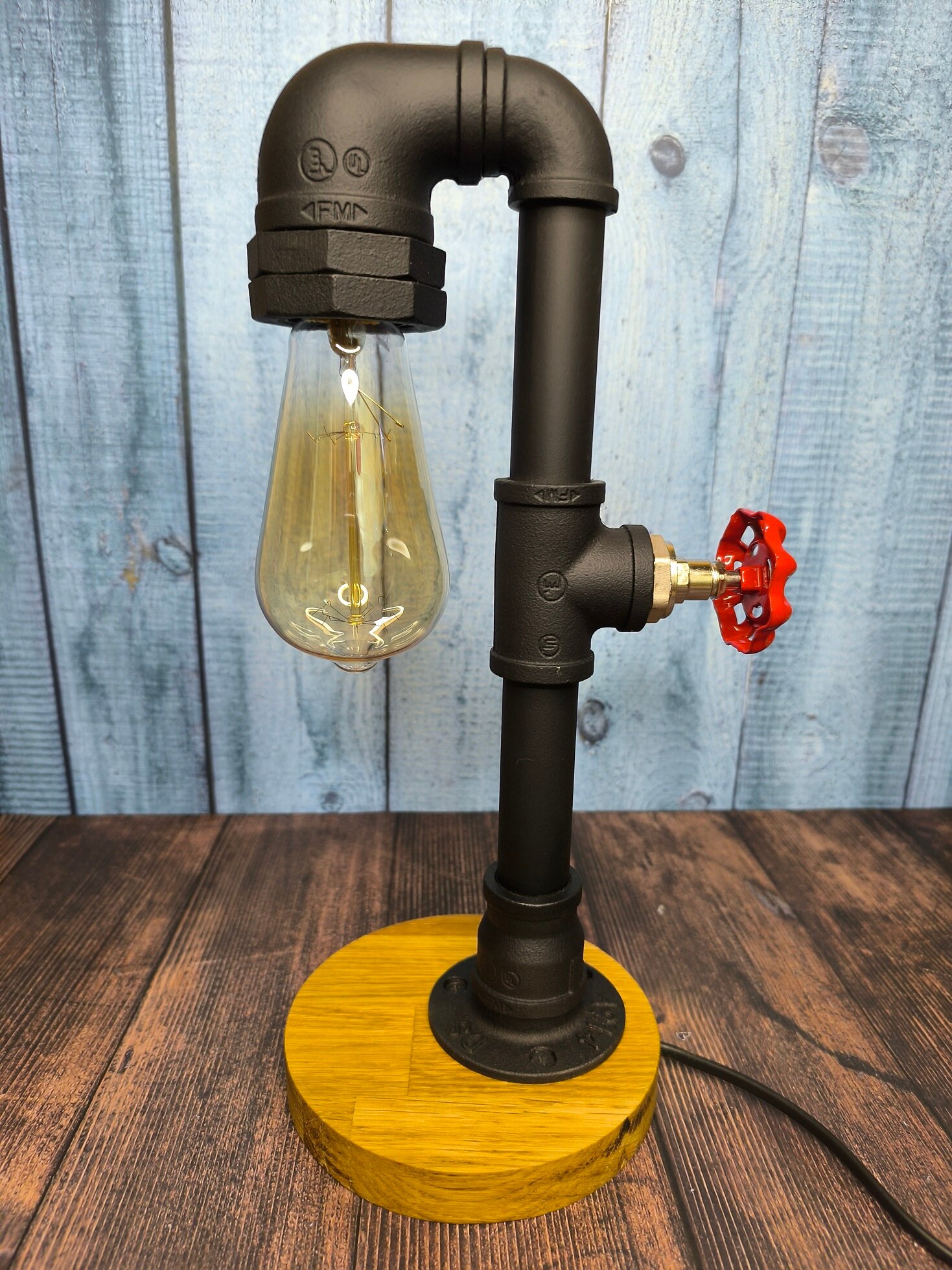 Настольная лампа в стиле лофт (Loft). Оригинальный светильник ручной работы.