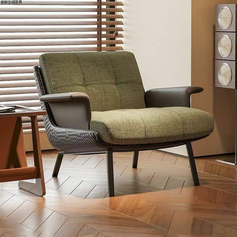 Кресло в скандинавском стиле