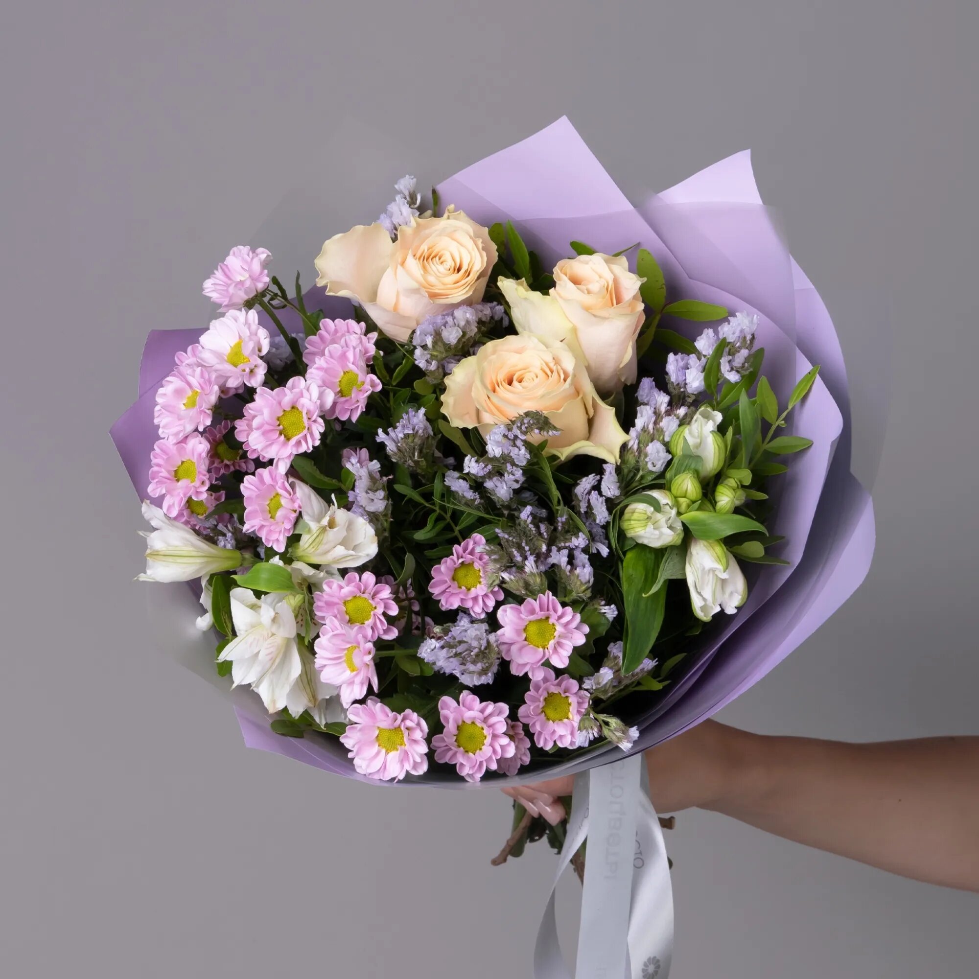 Букет цветов NEW "Гравити S" в коробке и аквабоксе от "Простоцветы"