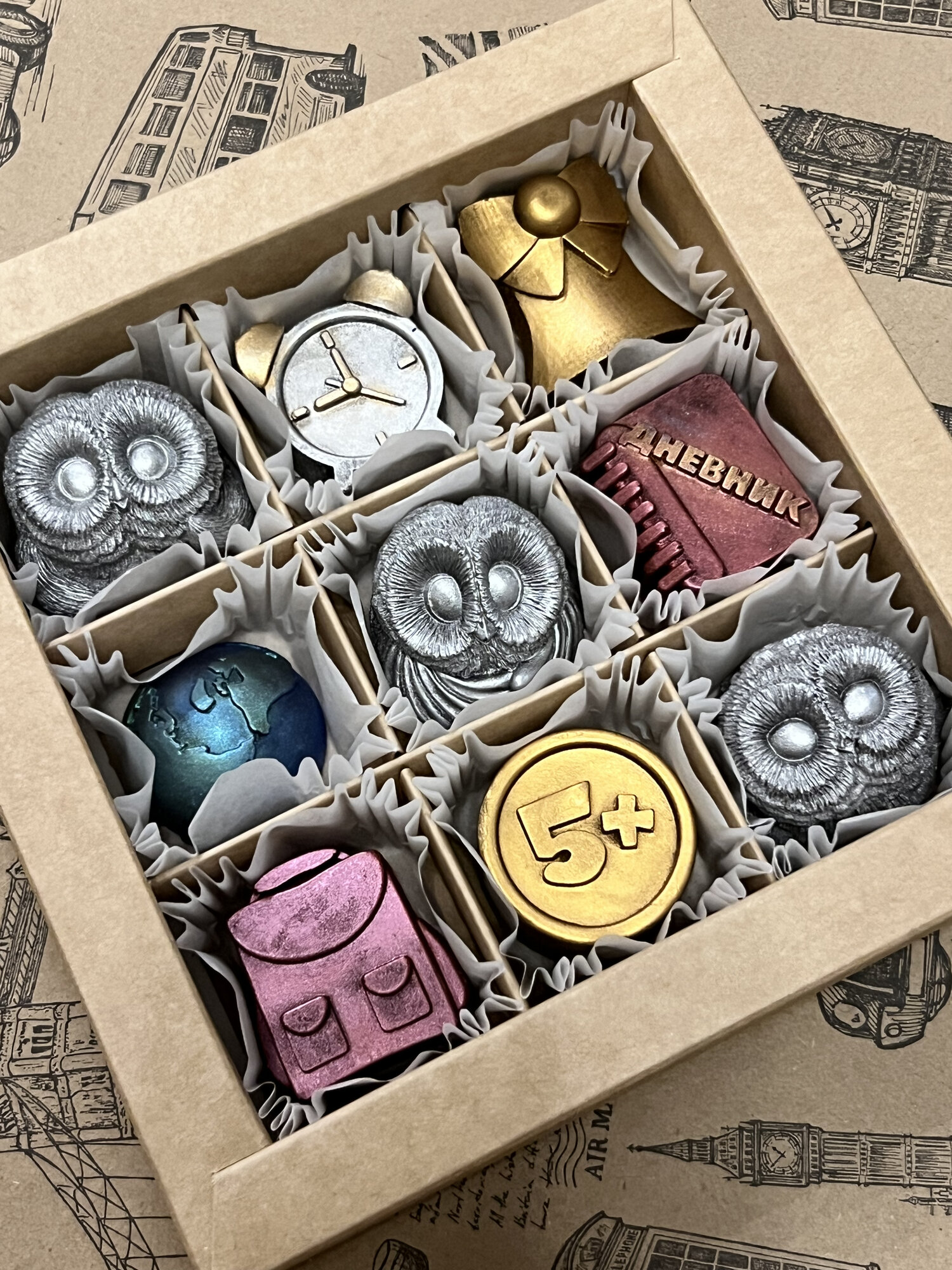 Конфеты Aramiska "Набор школьный №23 с совами", молочный шоколад, ручная работа