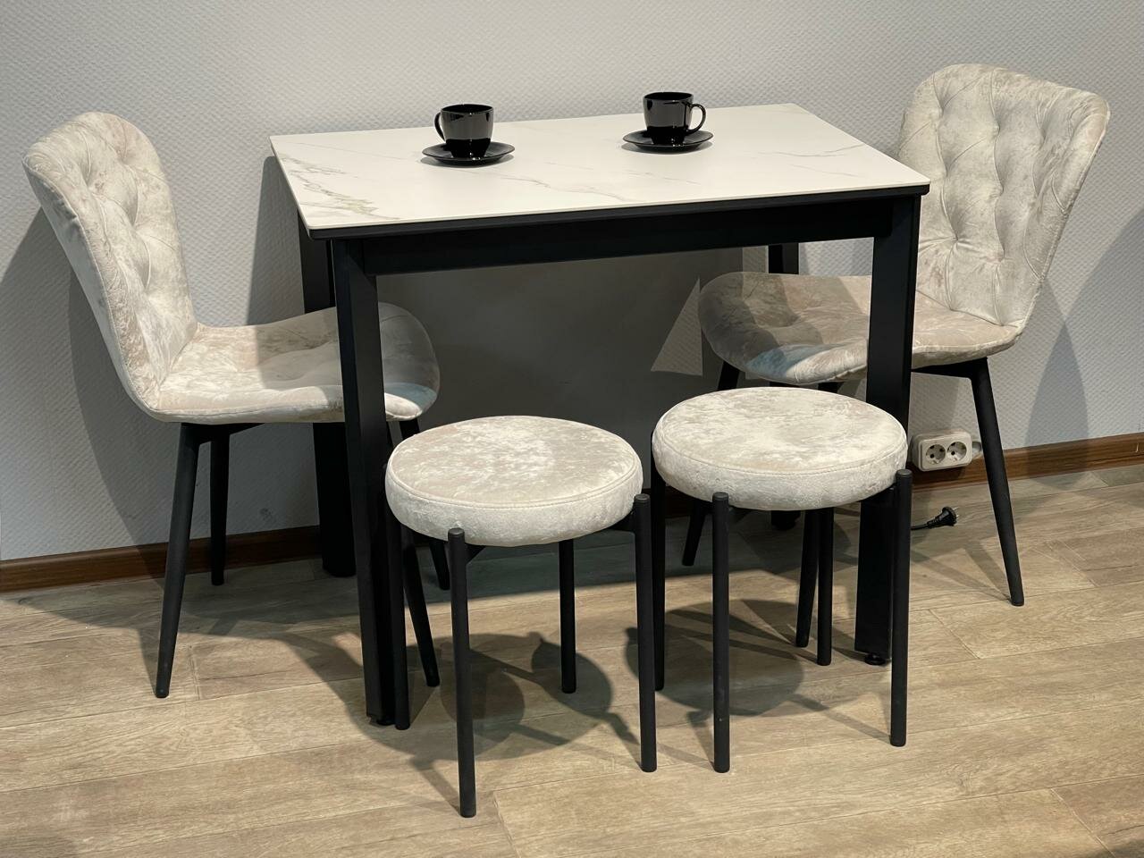 Табурет M DikLine, M02 бежевый, ножки черные