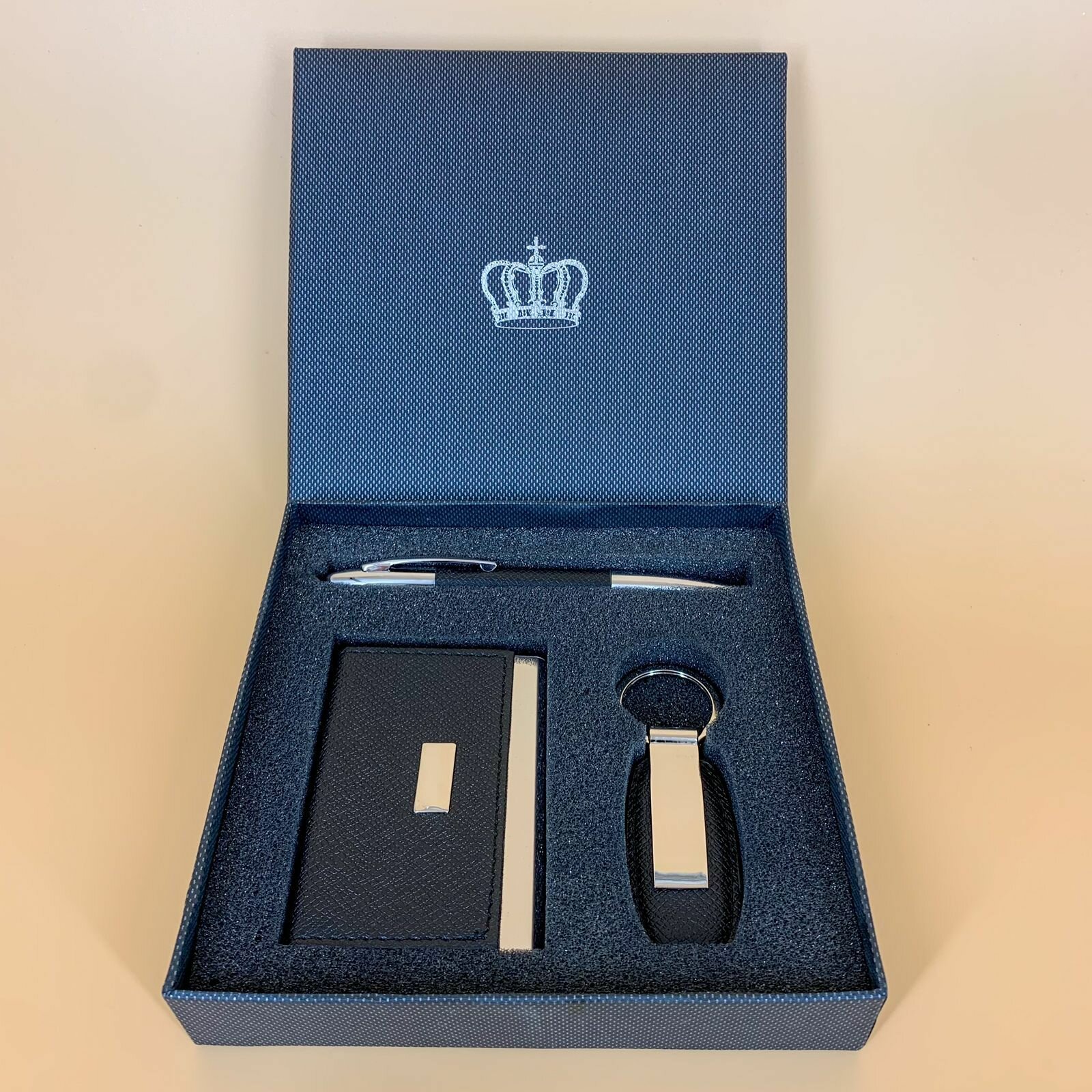 Мужской подарочный набор 3 в 1 в коробке: ручка, брелок, визитница
