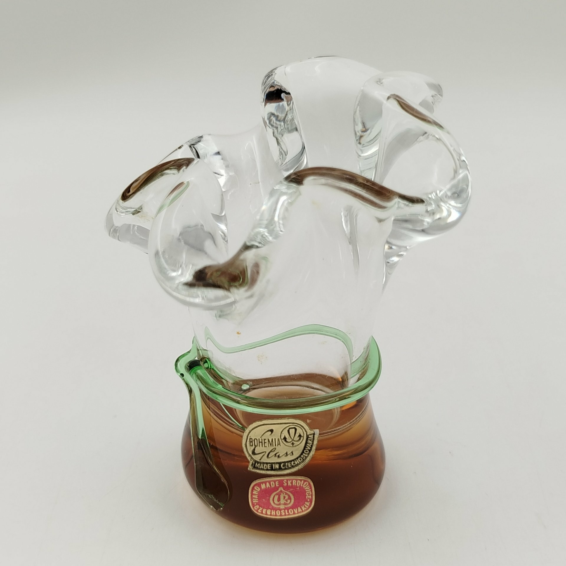 Ваза миниатюрная с янтарным подтоном у основания, стекло, гутная техника