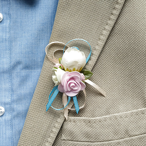 Бутоньерка для жениха "Весенний поцелуй" (голубой)