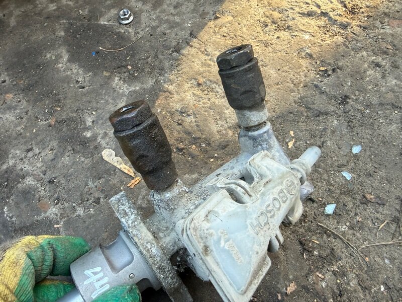 Главный тормозной цилиндр Ford Focus 1 поколение 2.0 131 Л.С 2001 (б/у)