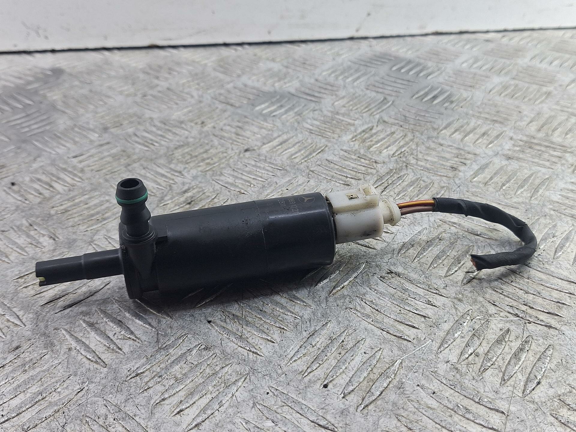 Насос (моторчик) омывателя фар Mercedes-Benz C W204 S204.207 2009 2108691221